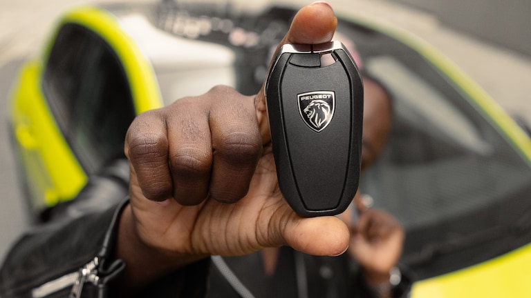 Von London nach Lagos im PEUGEOT 107: Pelumi Nubi erzählt von ihrem Abenteuer und ihrem Umstieg ...