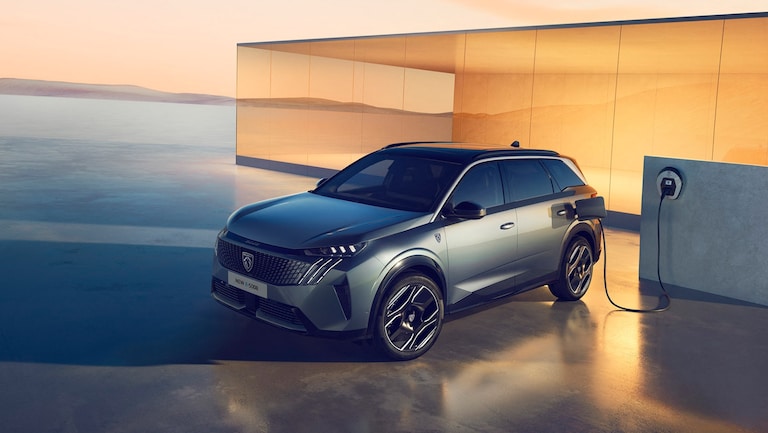 Der neue PEUGEOT E-5008 | Moderner 7-Sitzer SUV der Oberklasse | 100 % elektrisch, Plug-In ...